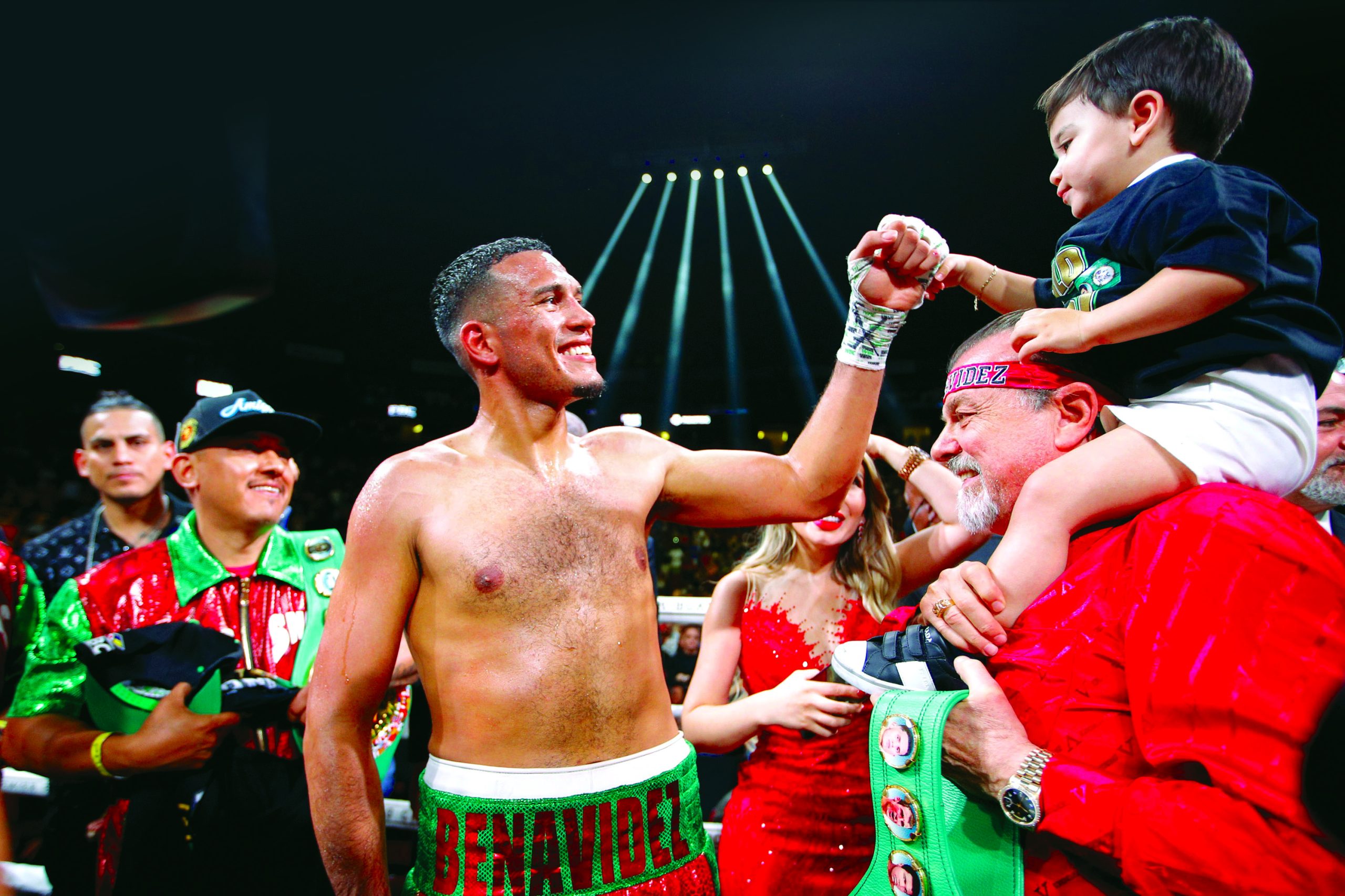 ¡Contundente victoria! de David Benavidez, boxeador de ascedencia ...