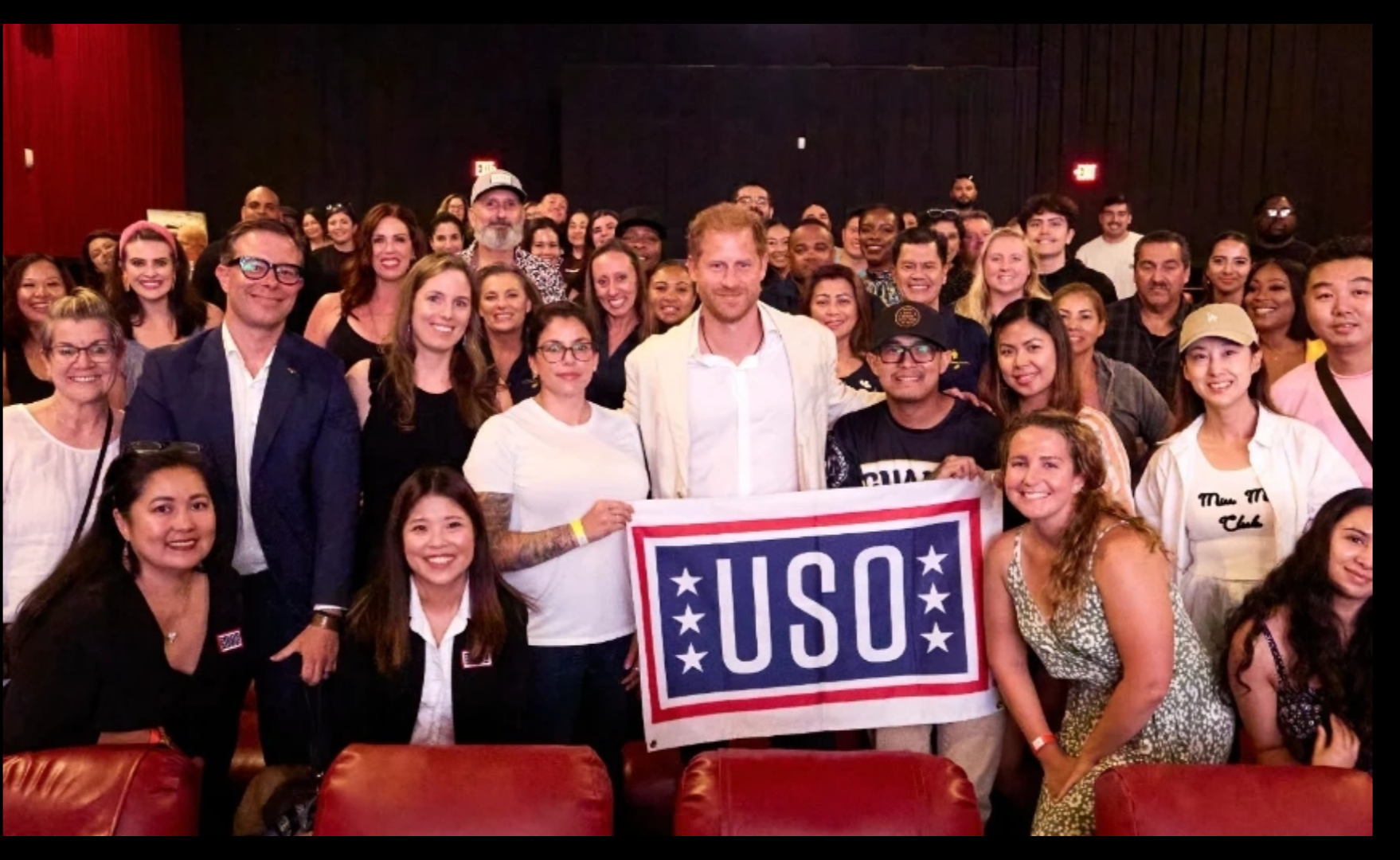 Sorprende Príncipe Harry a sus fans en la proyección de “Heart of ...