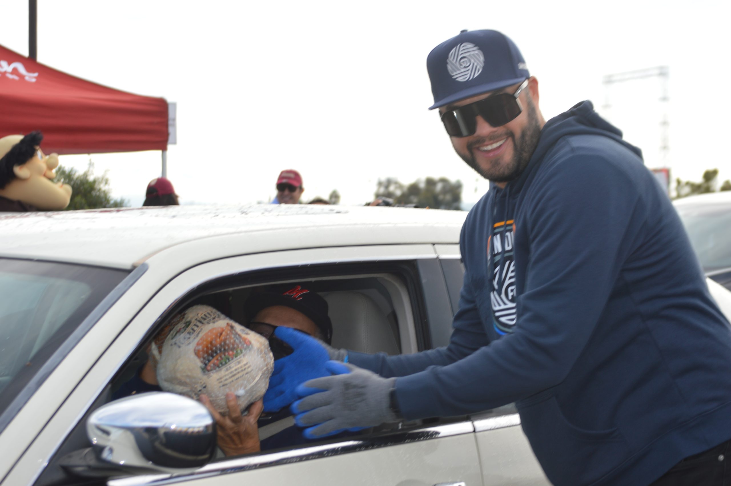 Prevaleció espíritu humano y de cordialidad, durante entrega de pavos ...